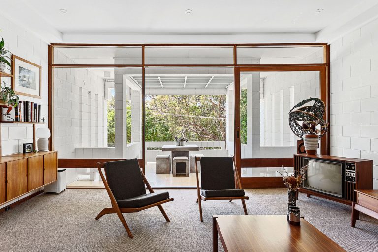 Featherby House by Iwan Iwanoff - ZSA ZSA Property