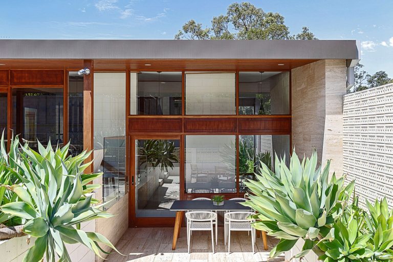 Featherby House by Iwan Iwanoff - ZSA ZSA Property